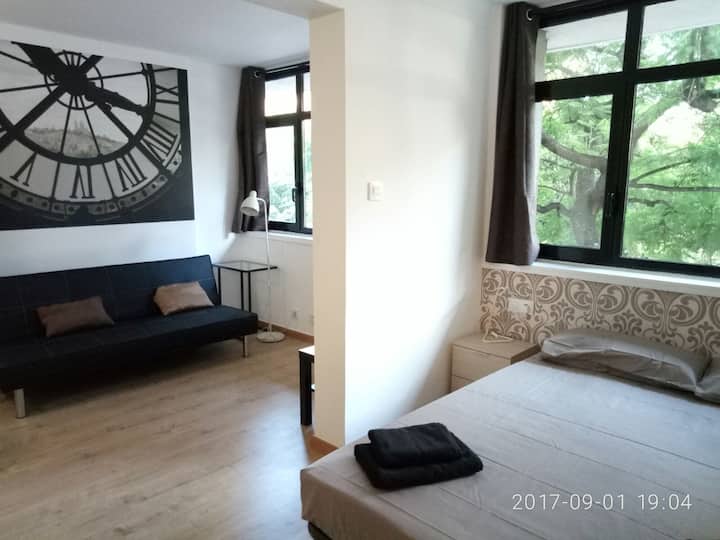Confortable Apartamento Para 2 En Barrio Tranquilo - Barcelona