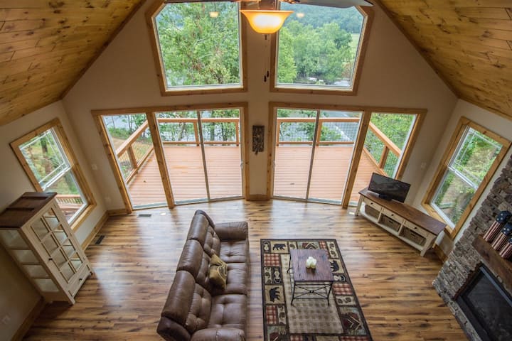 Tree Top Cabin On The Shenandoah River - Luray, VA