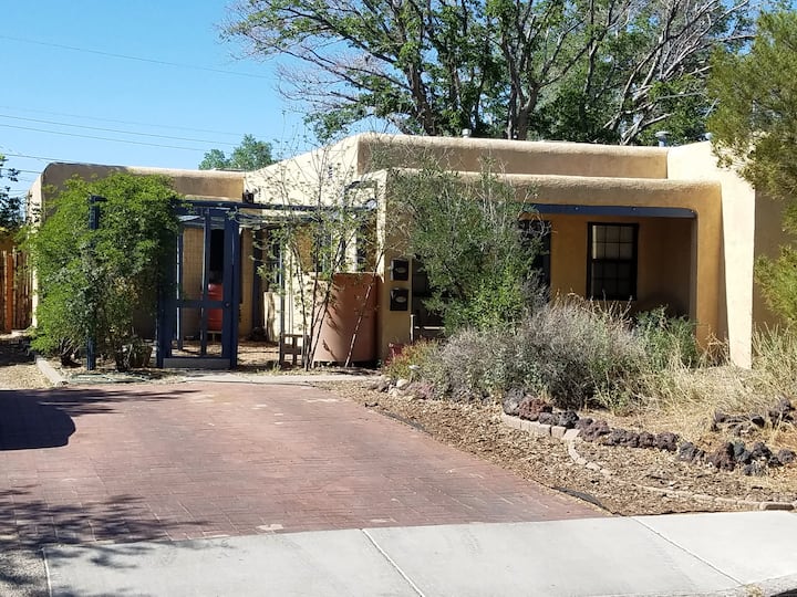 Nice & Spacious 2 Br Home - Albuquerque, NM