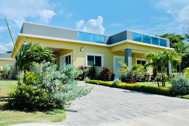 De Sonja *3br/2b *Beach- 2 Min Walk*24/7 Security - Ocho Rios