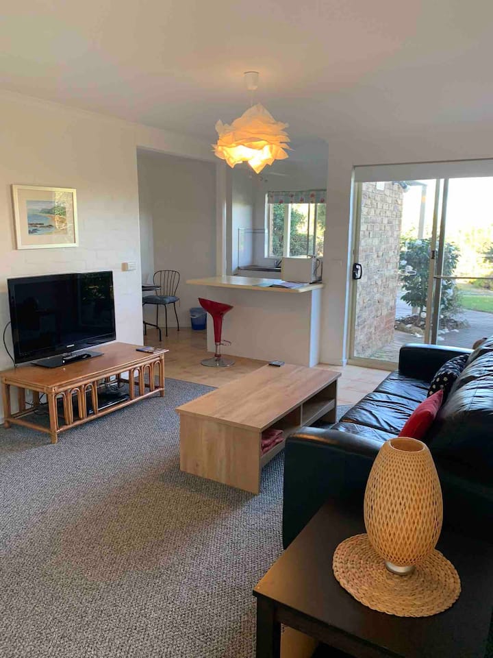 Deb & Carla's Tura Beach B&b - Merimbula