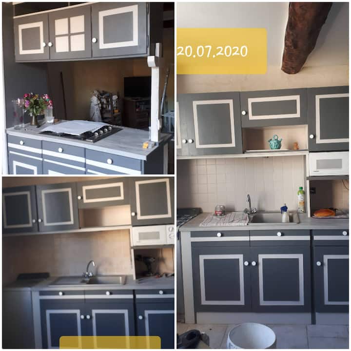 Location Appartement Dans  Maison De Village - Riez
