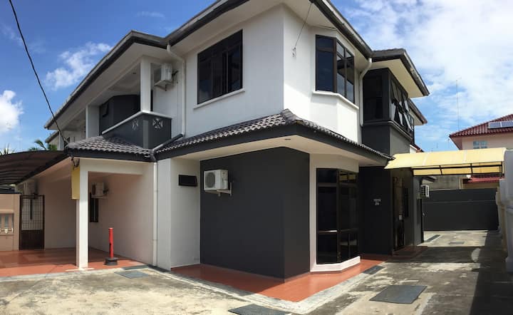 Homestay Muar - House For Rent - 7 Rooms (16+ Pax) - Muar