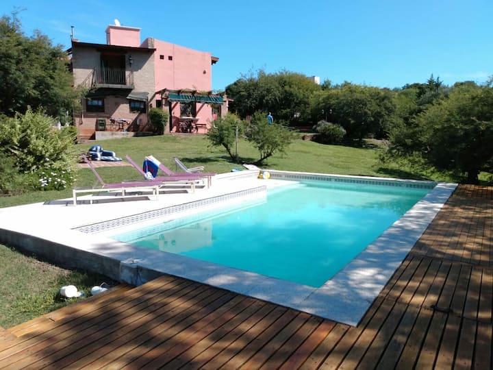 Casa Tipo Colonial Con Vistas A Las Sierras - 