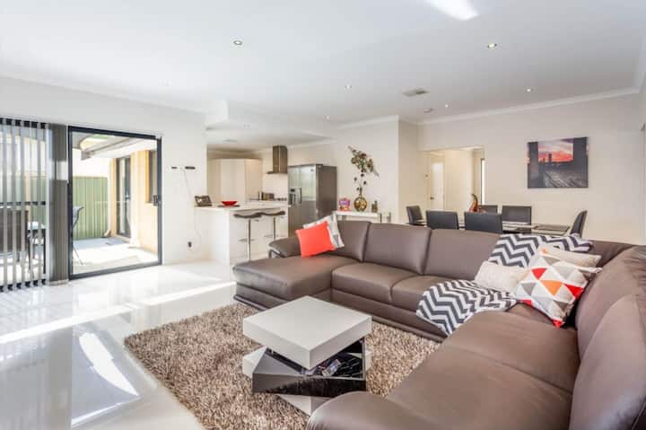 ☆ Relax On Raleigh 1 ☆ Family Home - Perth