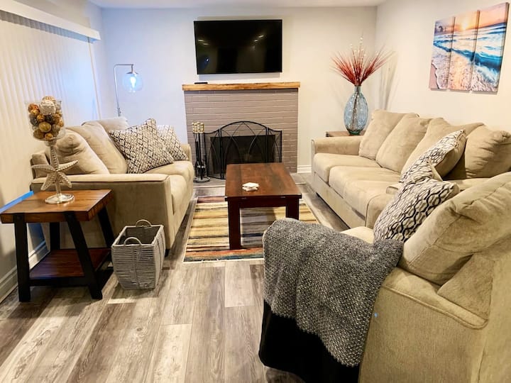 All New Single Level For The Professional & Family - Hillsboro, OR