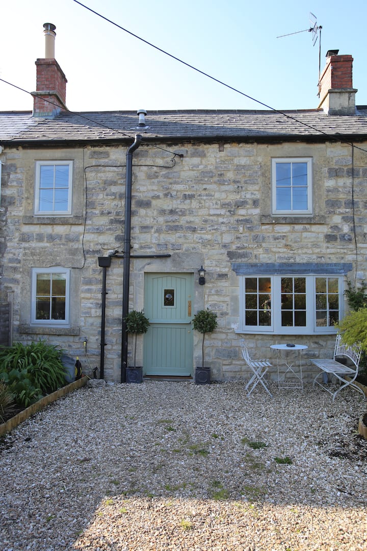 Willow Tree Cottage
Bath- 2 Bed - Frome