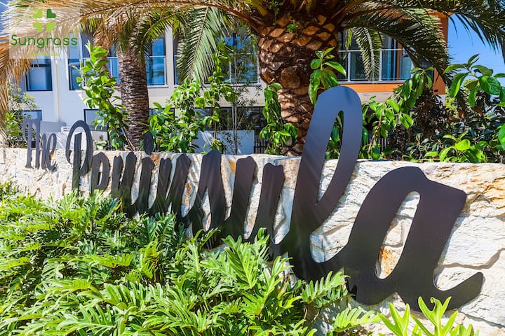The Peninsula 2 Bedroom Apartments - Wet'n'Wild Gold Coast