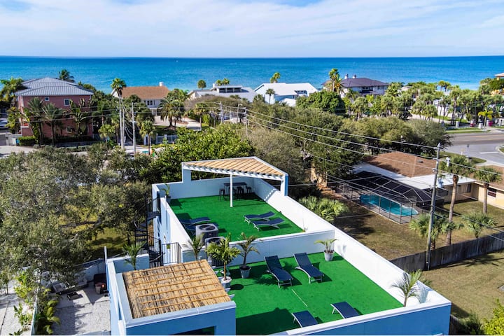 Luxe Beachhouseb/heated Pool/2 Min Walk To Beach - Clearwater Beach, FL