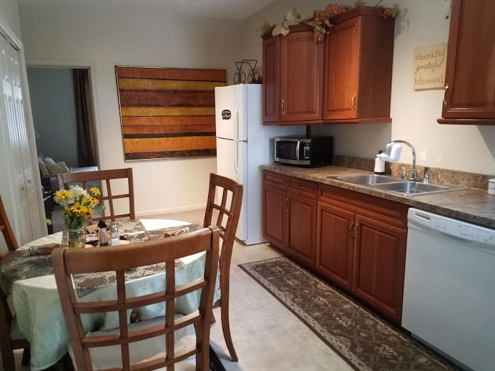 University King! Located Conveniently In Town! - Morgantown, WV