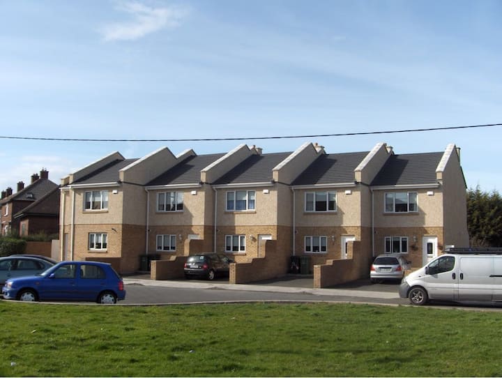 Two Stylish Dublin Townhouses 6 Bedrooms Sleeps 12 - Dublin