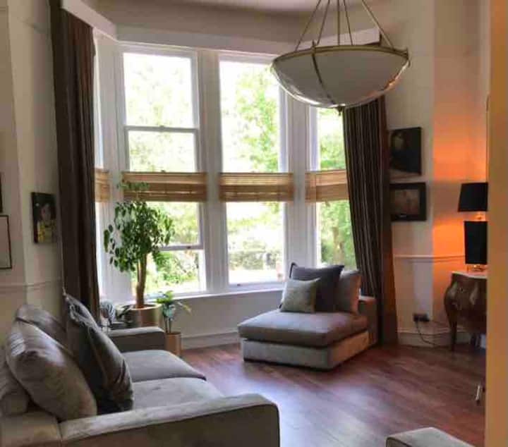 Lakeside View Arts And Craft Apartment - Liverpool