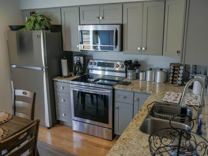 Cozy Townhouse 7.5 To Usafa -1 Month Minimum Stay - Colorado Springs, CO