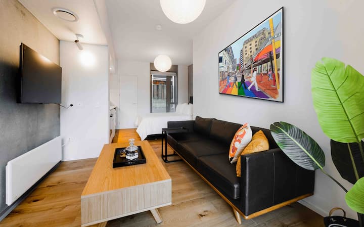 City Central Retreat | Sleek Studio Living - Wellington