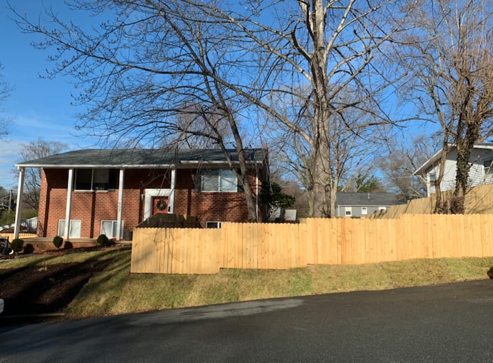 Central Cville Home (For Longer Stays) - Charlottesville, VA
