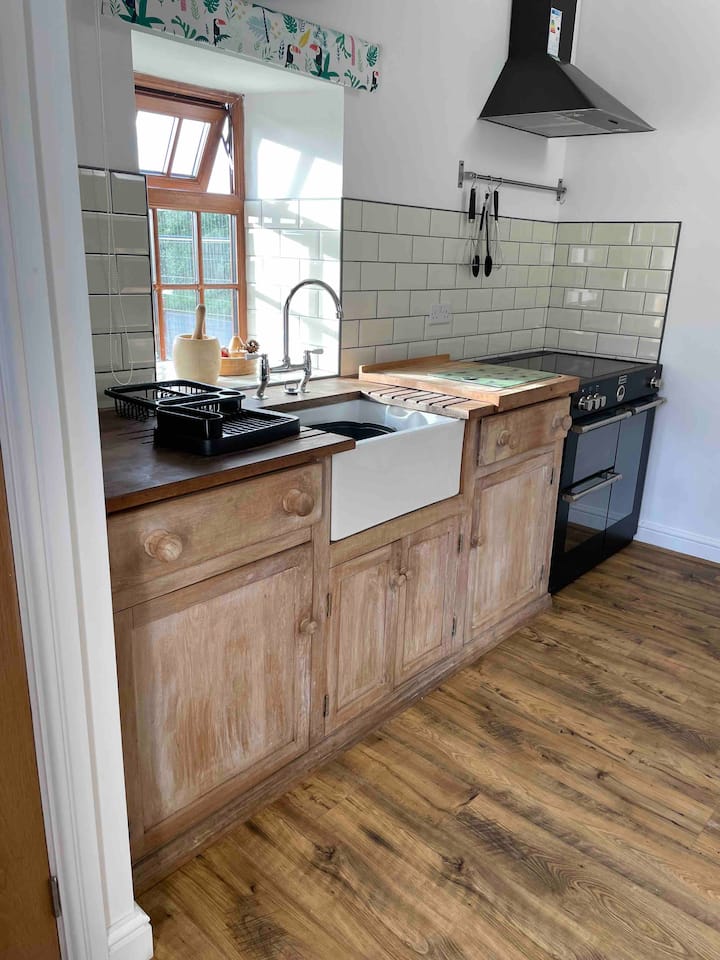 Small Converted Barn - Bristol Airport (BRS)