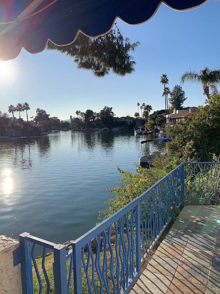 Modern, Pristine Lakefront Condo - Tempe, AZ
