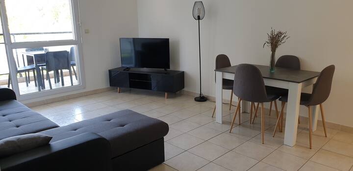Appart Climatisé Avec Balcon à 2 Pas Du Centre - Istres