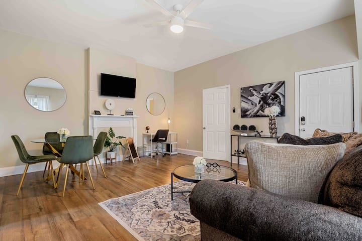 The Diamond Dwelling | Queen Sz Bed | 30 Day Stay - Petersburg, VA