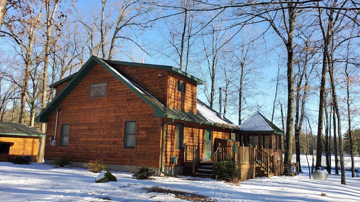 Black Bear Cottage-hot Tub/pet Friendly/lakefront - Baldwin, MI