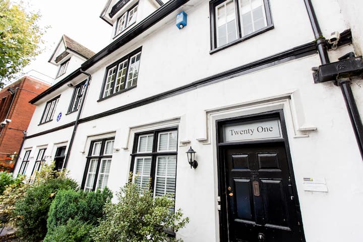 Bespoke 2 Bed Town Centre Serviced Apartment - Ipswich