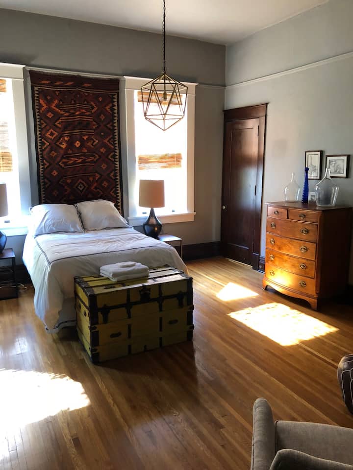 Game Weekend House For Large Groups - Athens, GA