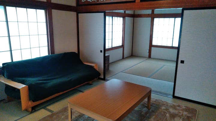 アンワイナリーの2階、小諸駅から徒歩5分、1階でワイン&シードルを醸造してます。 - 고모로시