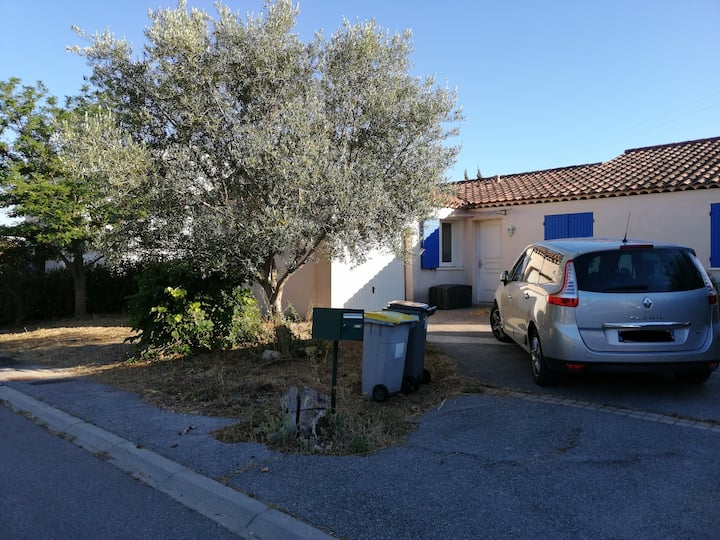 Maison De Vacances De 5 Personnes Ou Plus. - Velaux