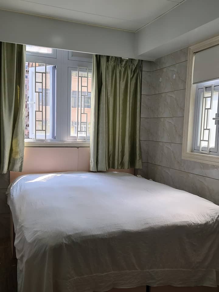 (7) Standard Double Room (Room 7). With Street Windows, Two Beds Can Be Combined Into A Large Bed - 將軍澳