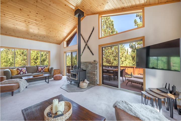 Spacious And Bright Updated Mountain Home - Donner Lake, CA