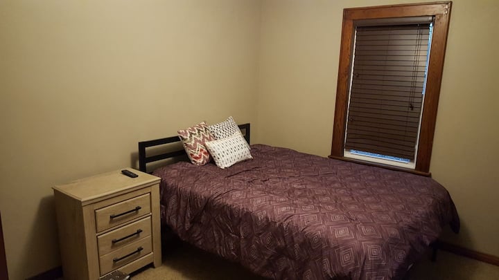 Nice Guest Bedroom! - Evansville, IN