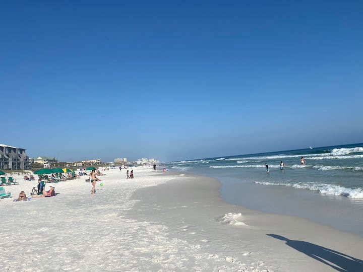 Beach Jewel! 5bd, 3 Bath- 5 Min Walk To Beach - Miramar Beach, FL