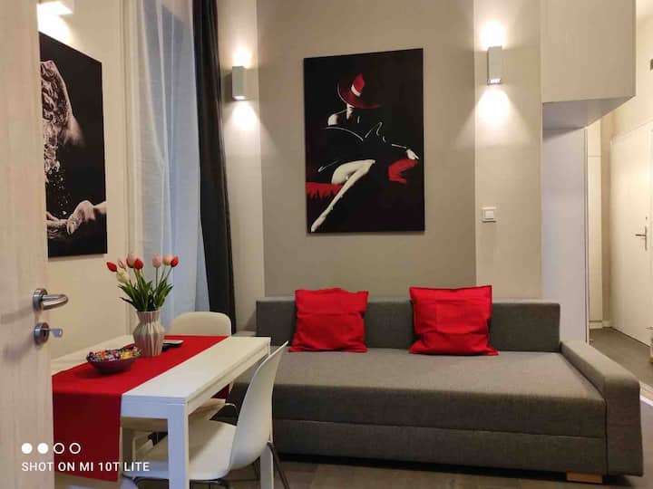 Cozy Two Bedroom Apartment In City Center Budapest - Budapest