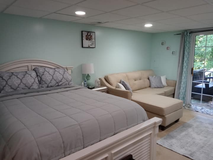 Central Location! 2 Miles To Lu! Downstairs Suite - Lynchburg, VA