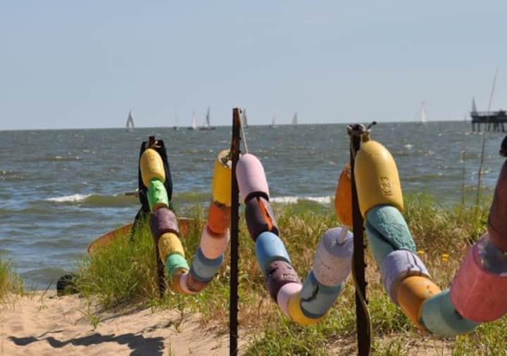 Beachfront House! Kayaks! The Little Beach House - Norfolk, VA