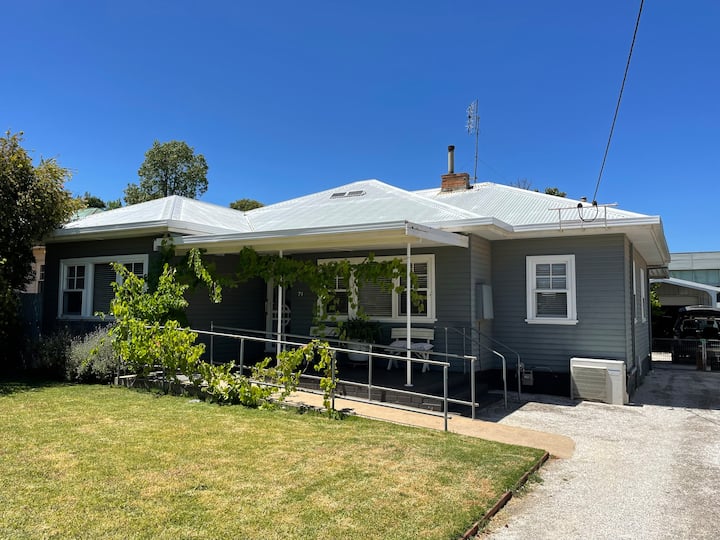 Dubbo Divine Cottage - Dubbo