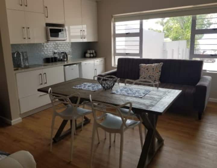 Guestroom 2 @ 24 Cape Road - Mosselbaai