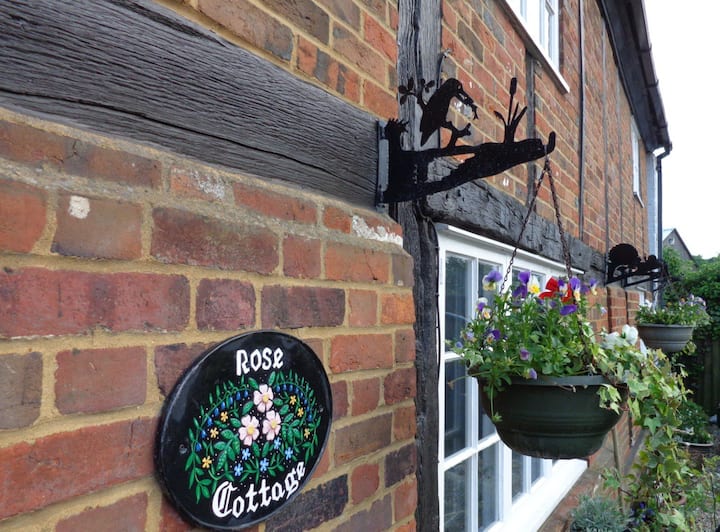 400 Yr Old Harry Potterlike Cottage In Park Street - St Albans