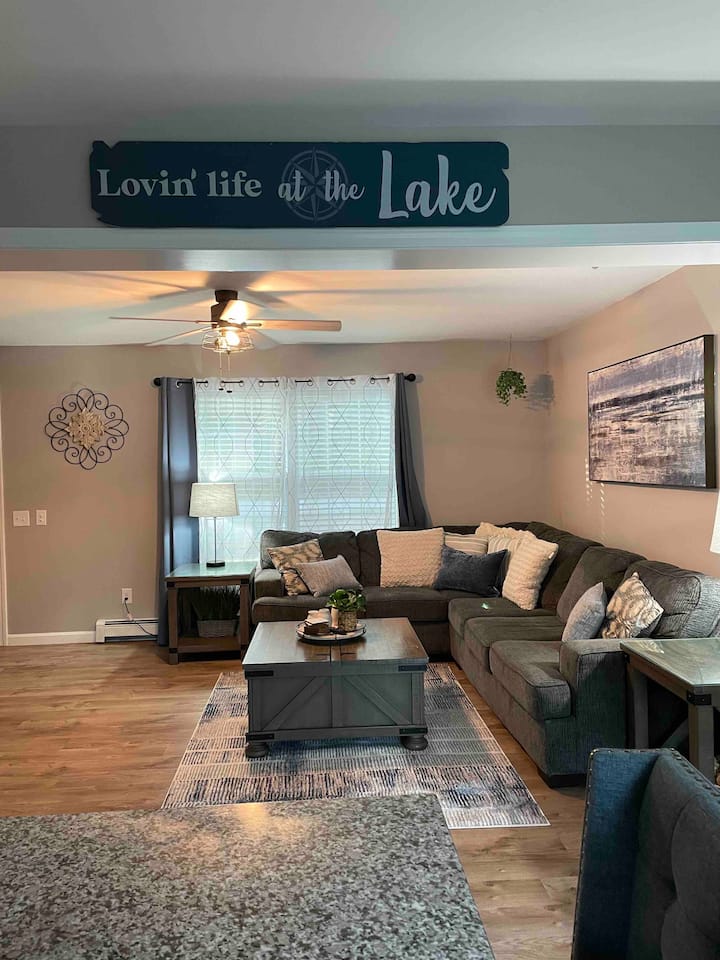 Bungalow Near Winnisquam Lake! Sleeps 14 - Laconia, NH