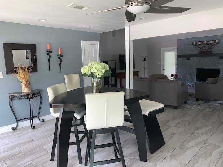 Location! Minutes Walk To Downtown  Rr! - Round Rock, TX