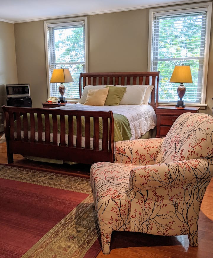 Private Suite In Lakeview Guest House/ Suite 3 - Geneva, NY