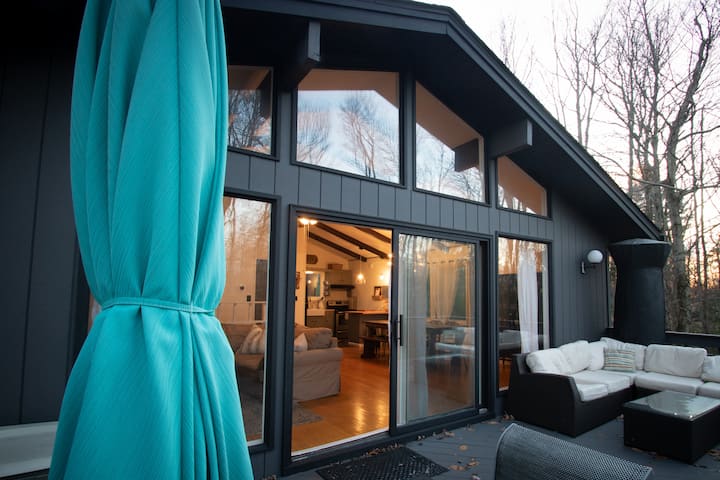 Lake Naomi Chalet - Hot Tub - 3 Bedroom- Poconos - Mount Pocono, PA