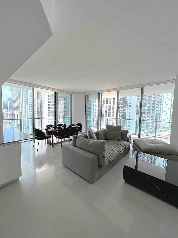Brickell High-rise - 2/2 Luxury Condo - Miami, FL