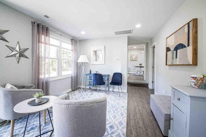 Cozy Corporate Retreat, 2/2, Pets Ok, Long Stays! - Virginia