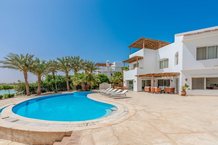 4 Bedroom White Villa With Heated Pool - Phase 5 - Hurghada