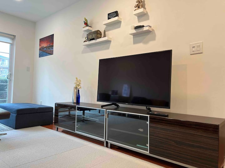 Peaceful Luxury Condo Min. From Laguardia Airport - Great Neck, NY