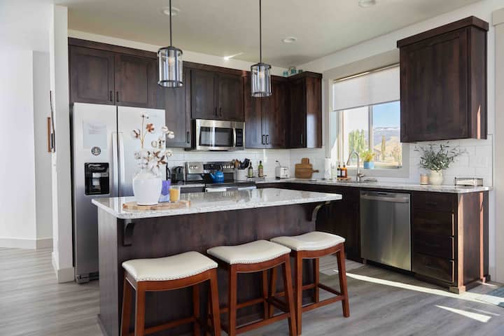 Perfect Basecamp For Outdoor Fun - 드릭스