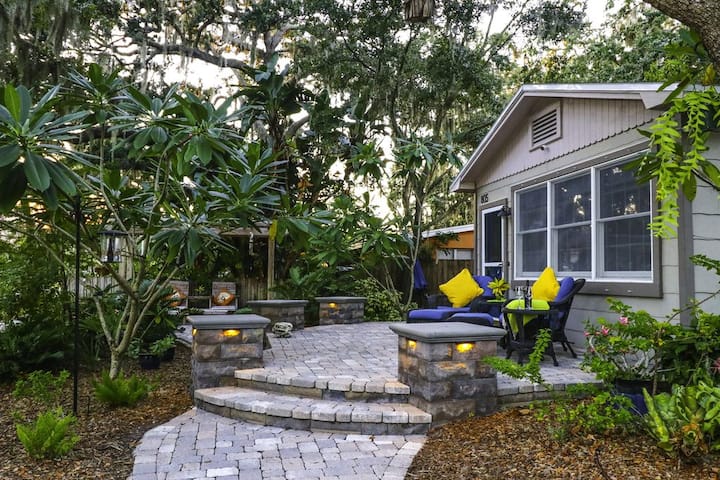 "Blue Heron" Charming Walkable Downtown Bungalow - Safety Harbor, FL