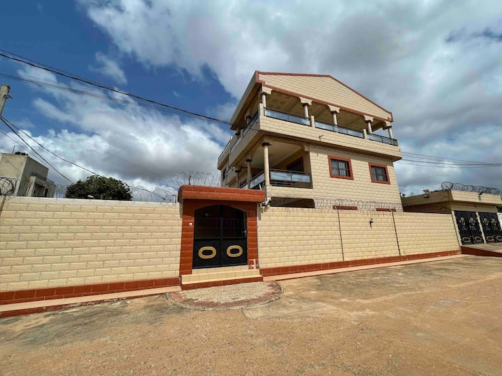 Beautiful Villa With Pool - Lomé
