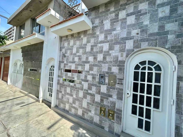 Cozy And Central Private Apartment, Close To Everything - Chiclayo